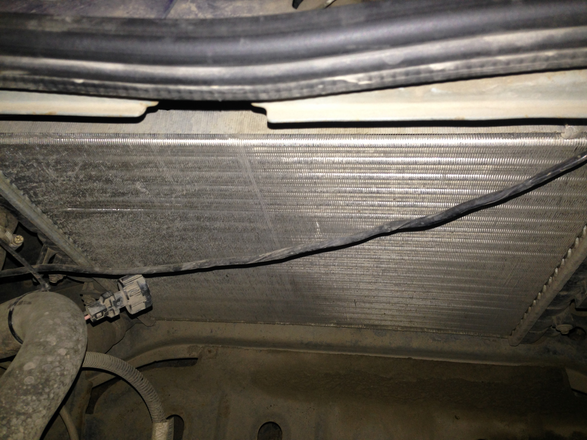 Замена вентилятора охлаждения — Renault Logan (1G), 1,4 л, 2006 года ...