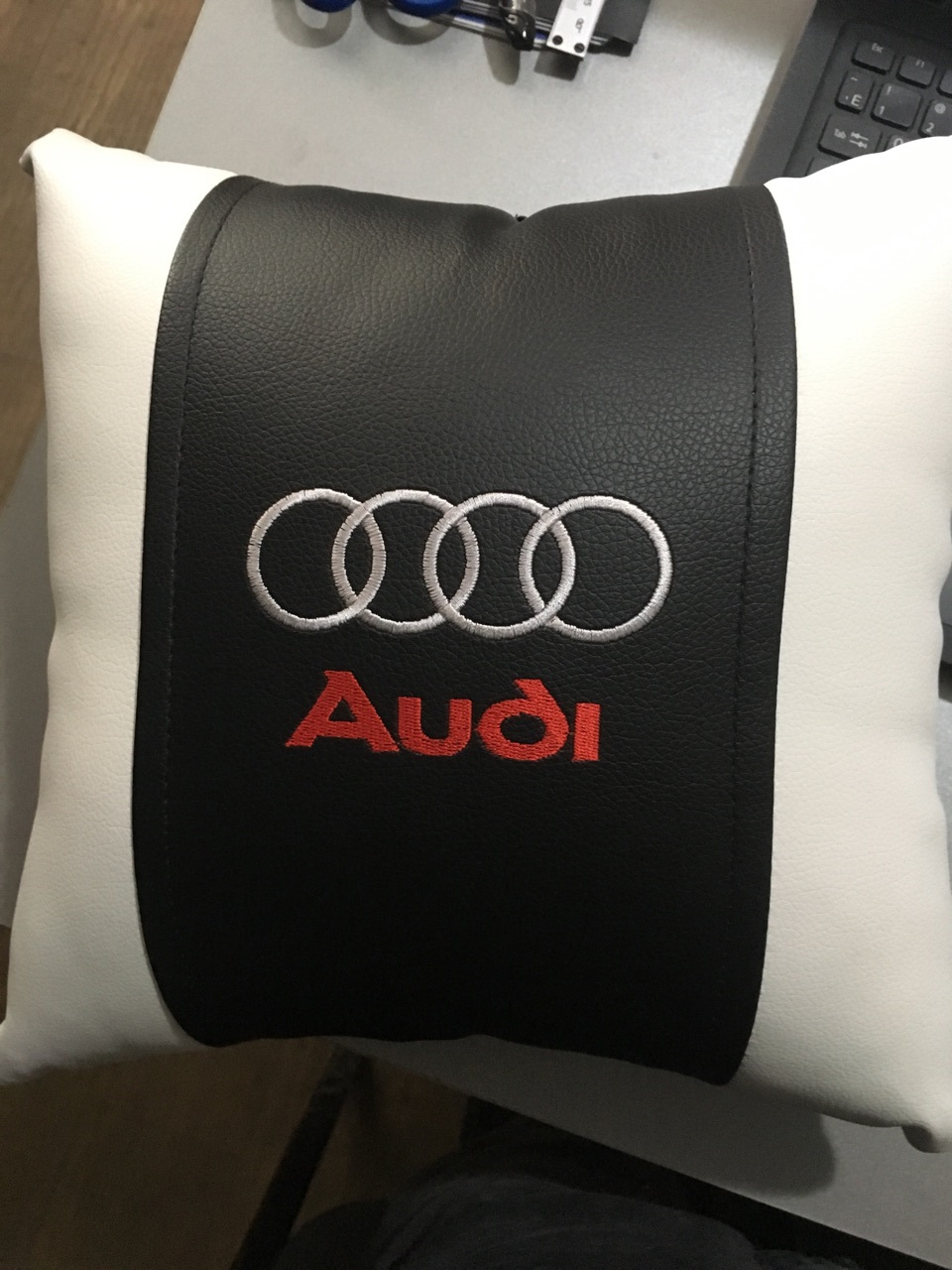 Подушка Audi — Audi A6 (C5), 3 л, 2002 года | аксессуары | DRIVE2