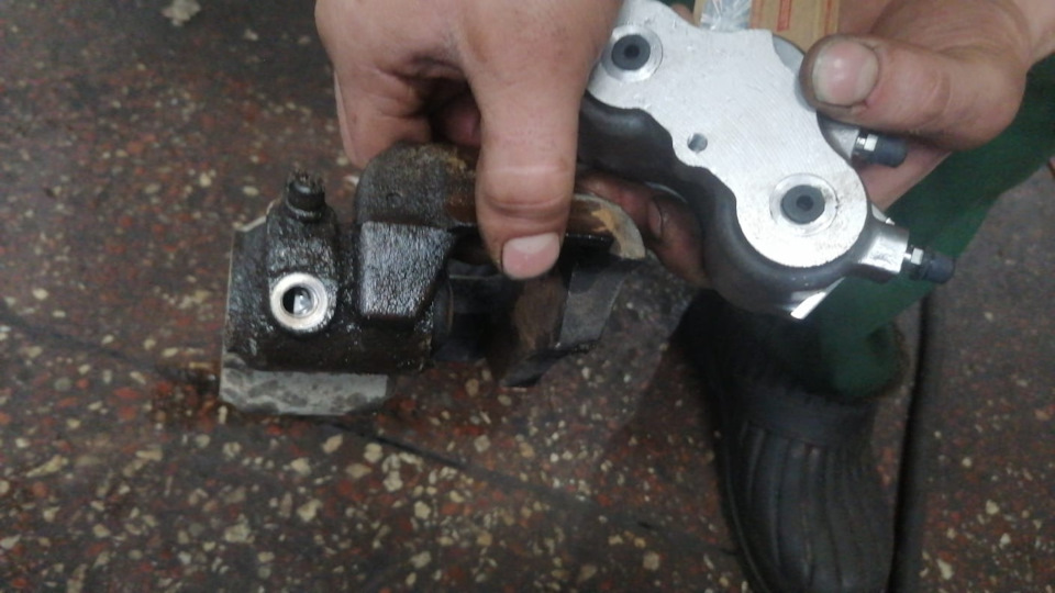 Клинит тормозной цилиндр — Chevrolet Niva GLX, 1,8 л, 2018 года ...