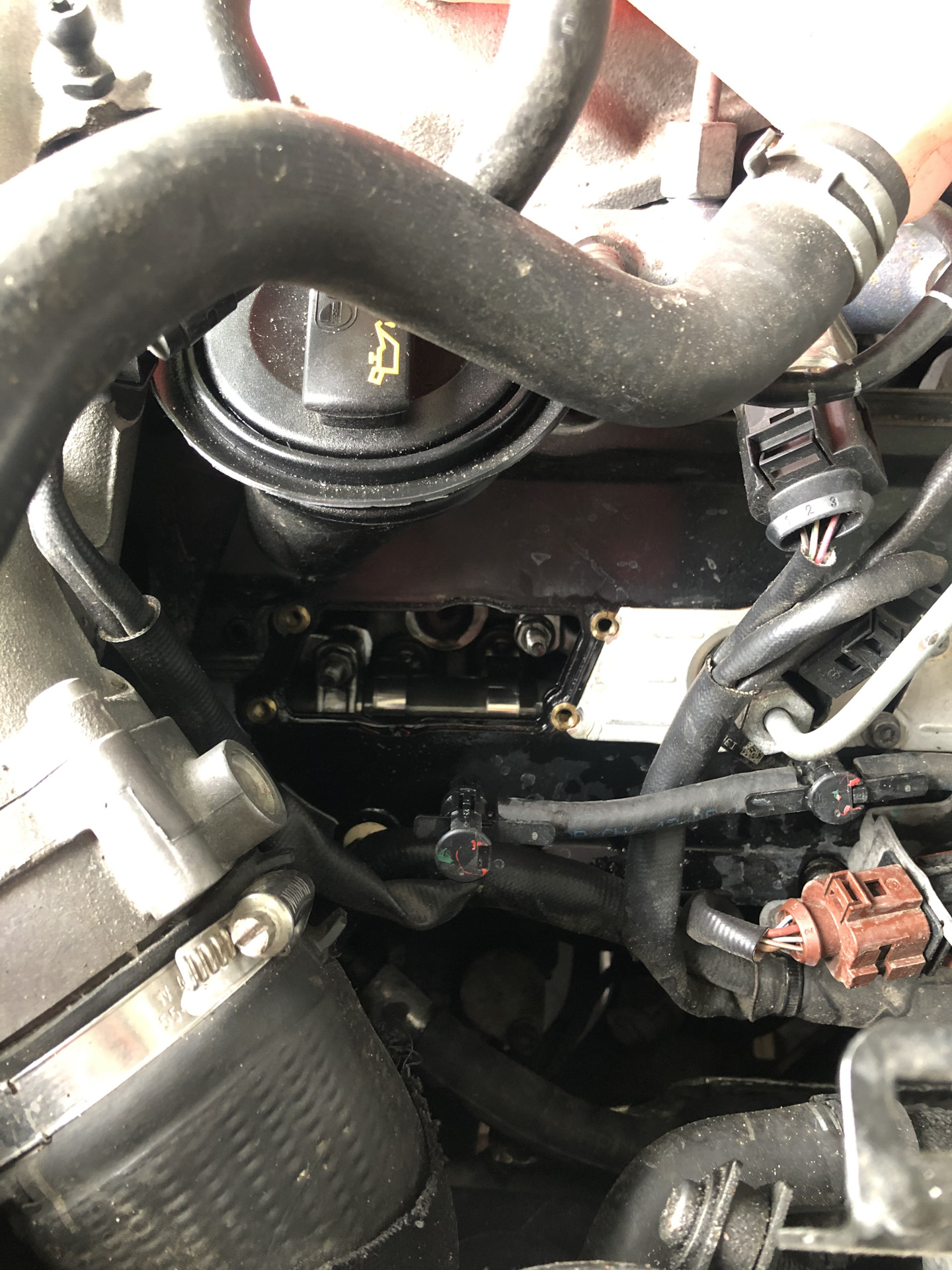 Замена крышки форсунки — Audi A6 (C6), 3 л, 2008 года | визит на сервис ...