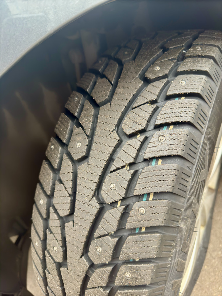 Шины зимние шипованные Hifly 205/60 R16, литые диски Skoda 6,5Jx16 ET46 ...
