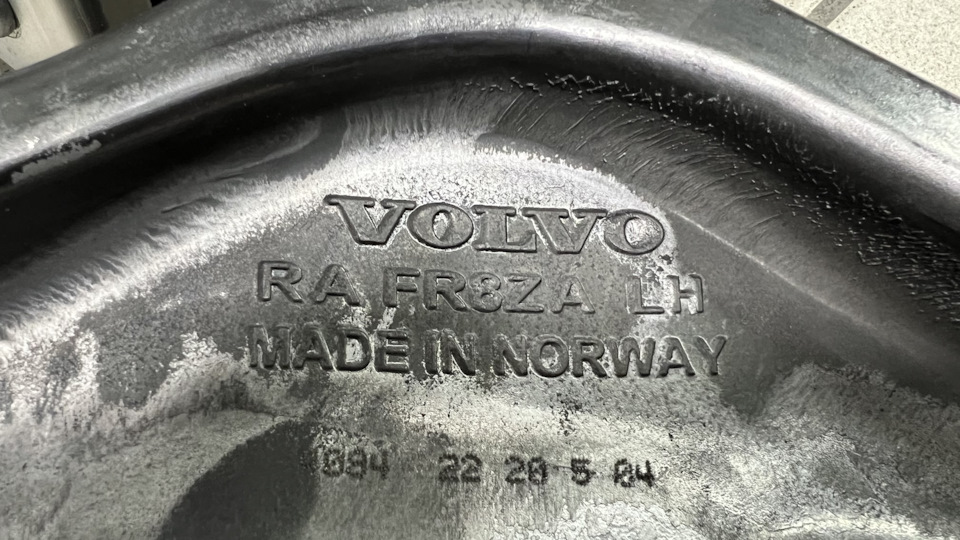 32381880 Правый передний нижний рычаг Volvo | Запчасти на DRIVE2