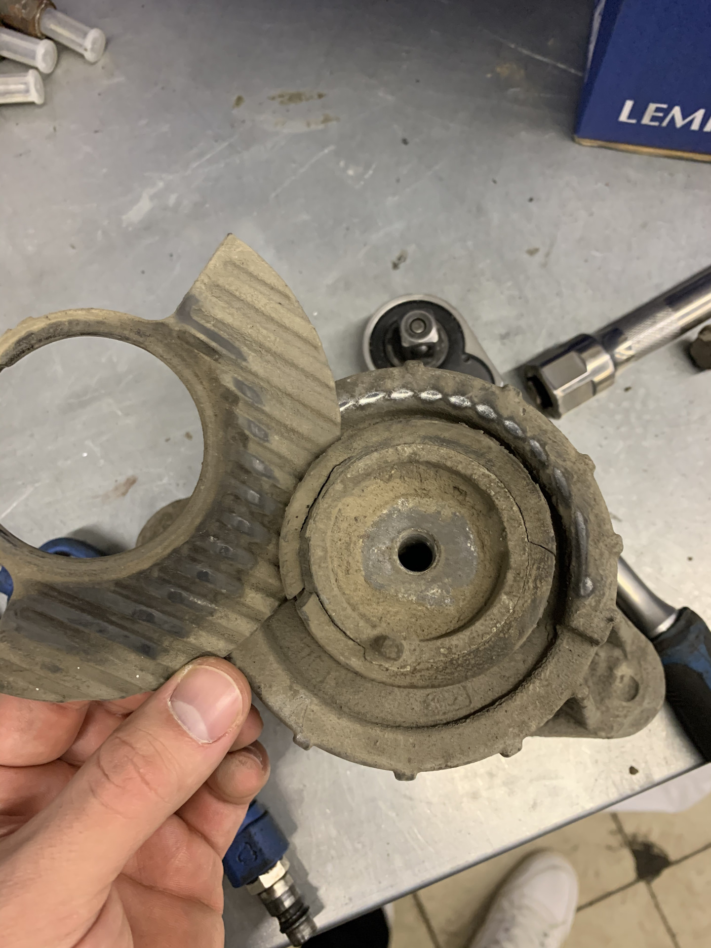 Замена подушек ДВС — Mercedes-Benz C-Class (W204), 3 л, 2007 года ...