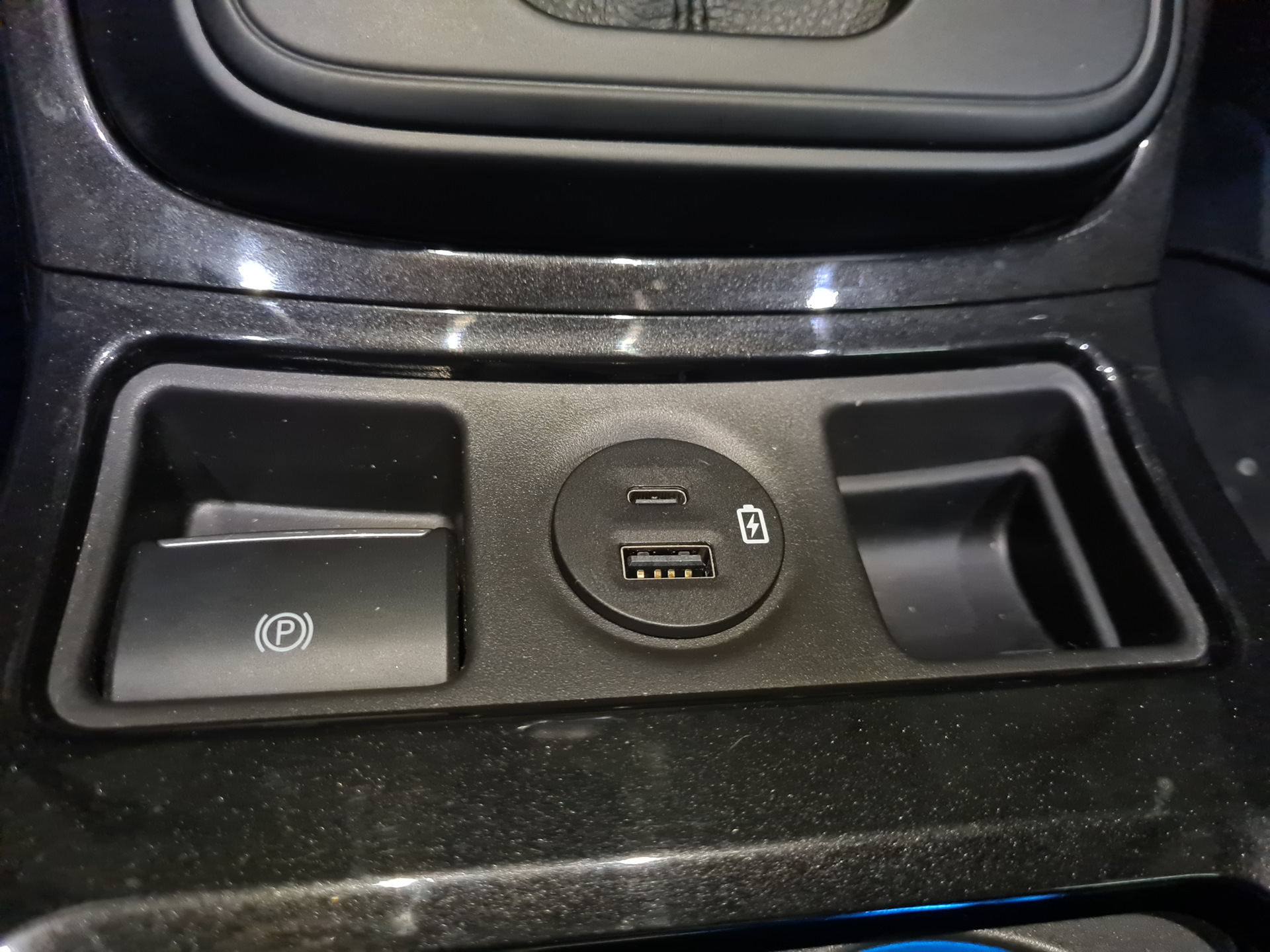 Зарядка USB + USB-Type C вместо розетки на центральной консоли. — Ford ...