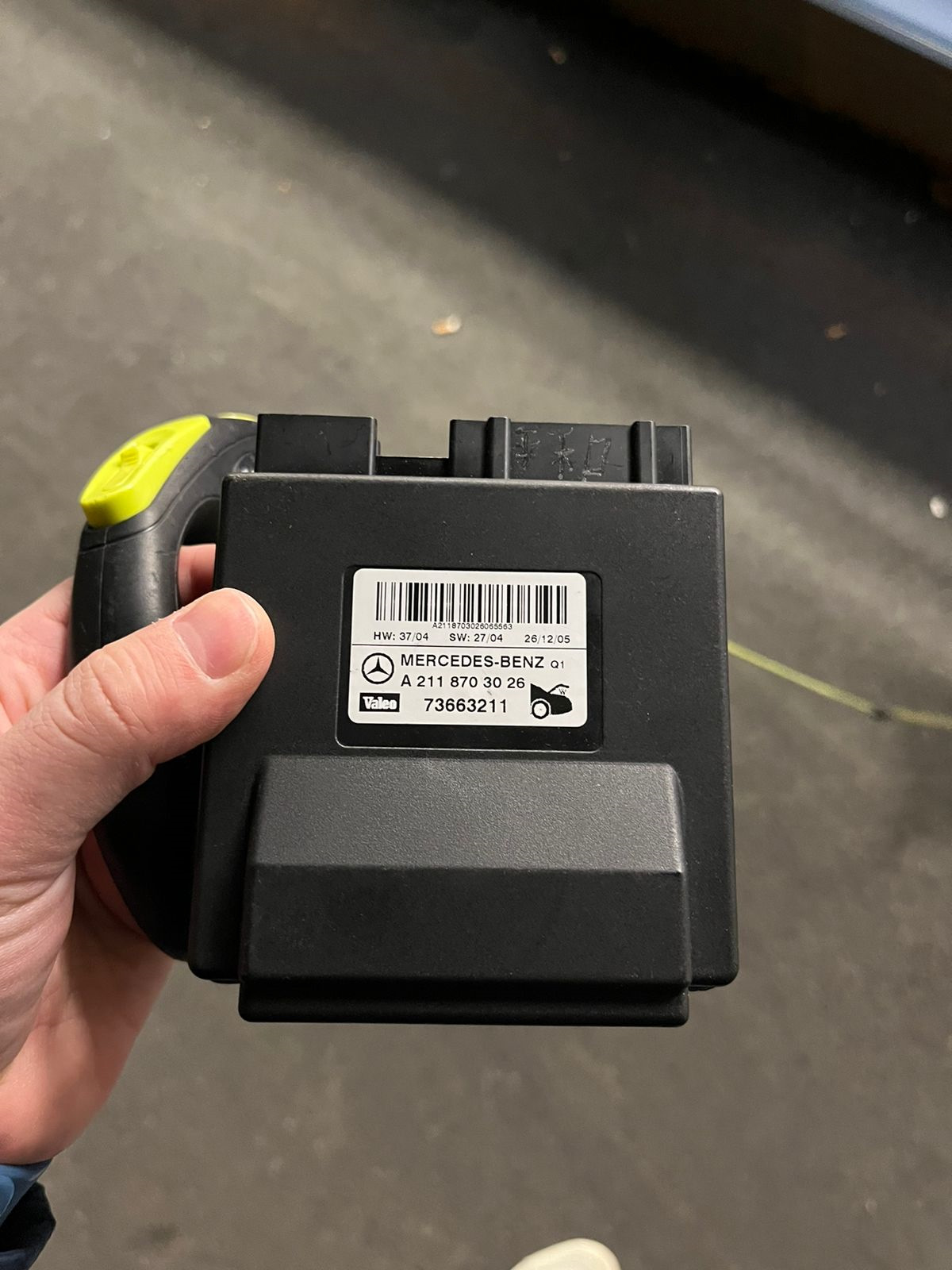 Опция 881 Дистанционное закрывание крышки багажника — Mercedes-Benz E ...