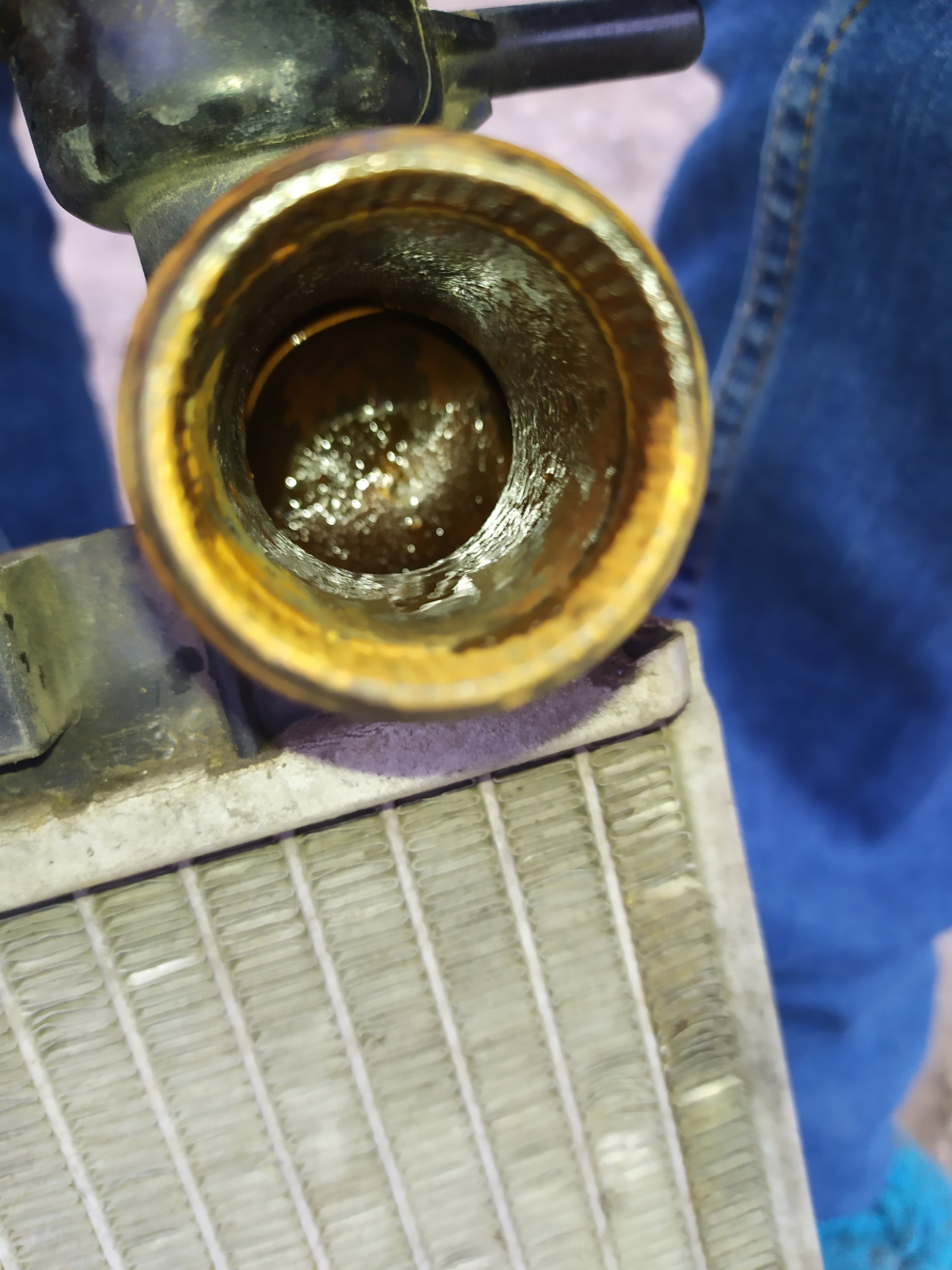 Замена основного радиатора МТ на Nissens, термостата, крышки радиатора ...