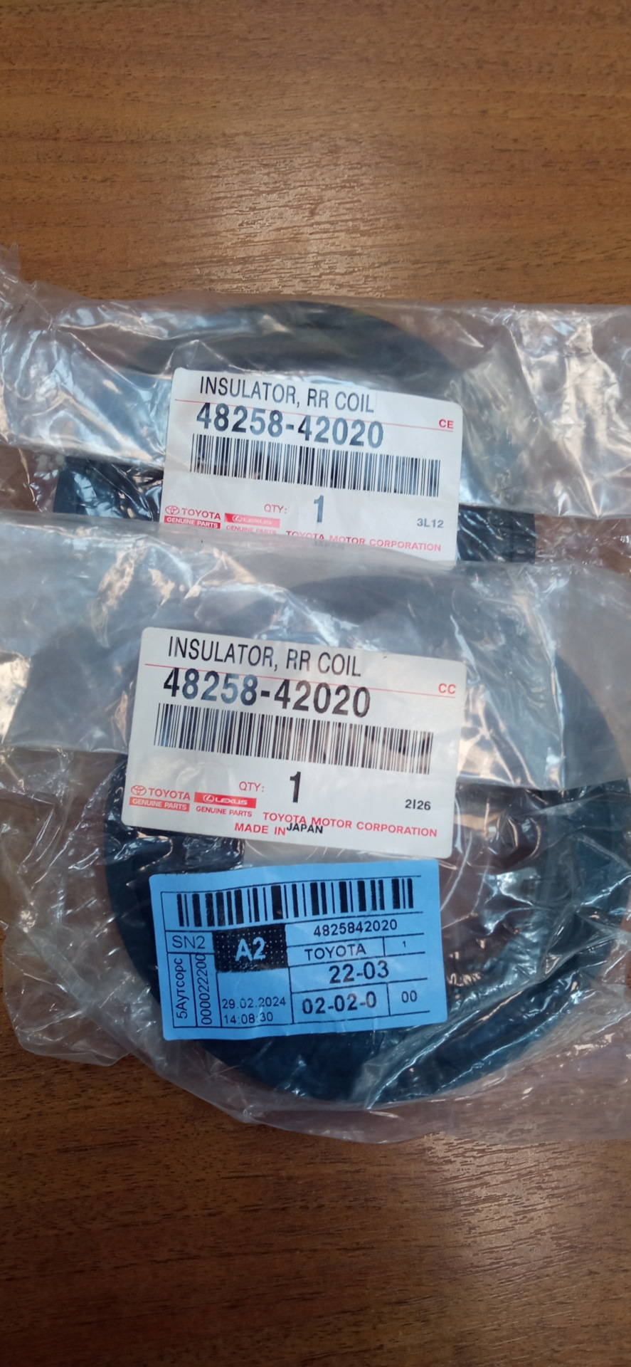 Замена нижних изоляторов задних пружин и втулок стоек заднего ...