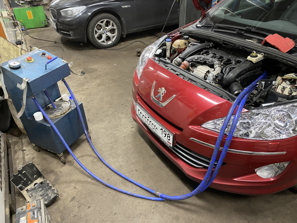 промывка радиатора отопителя (печки) — Peugeot 408 (1G), 1,6 л, 2013 ...