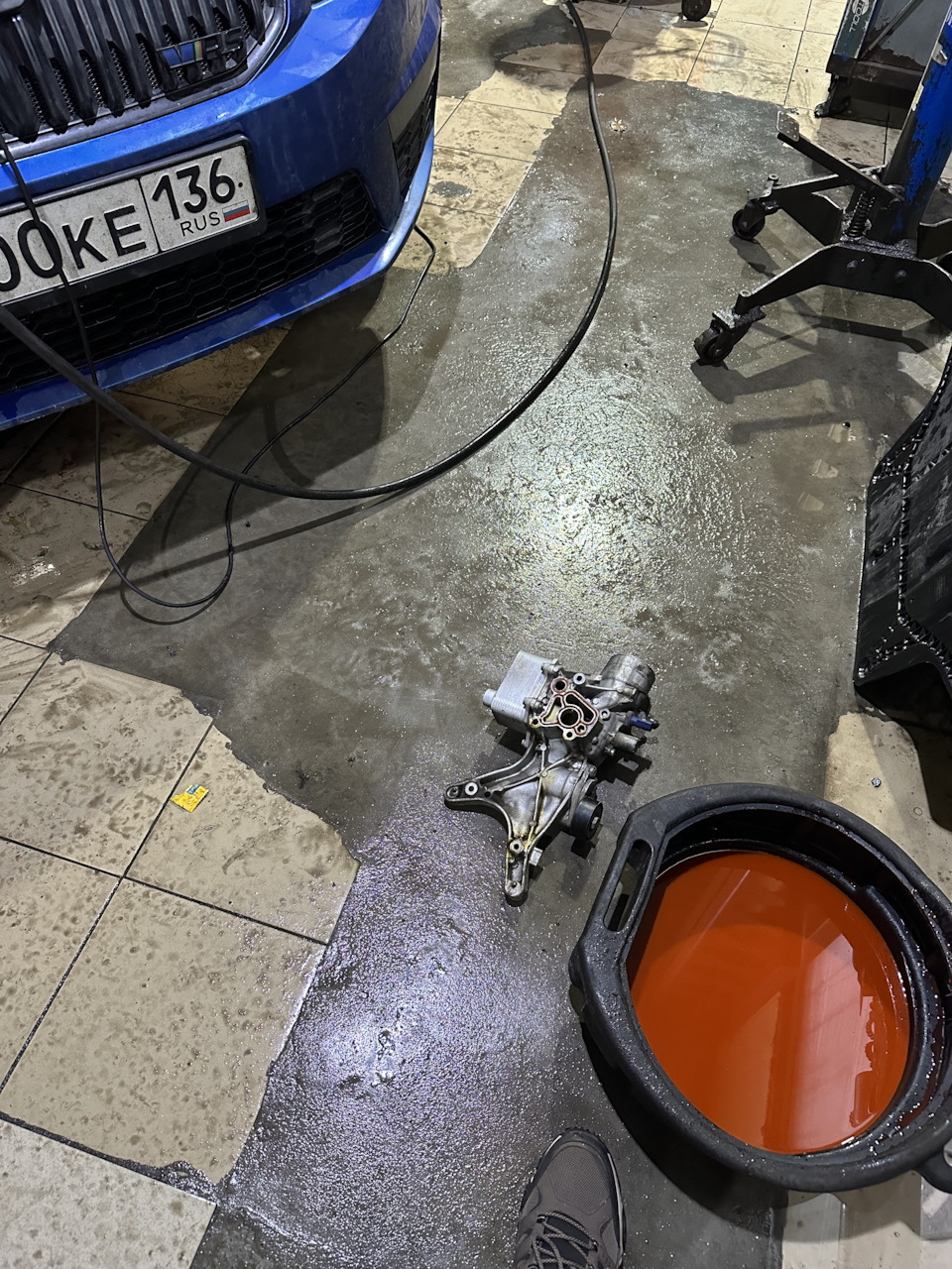 Замена штуцера и прокладок — Skoda Octavia Rs A7 Mk3 2 л 2014 года