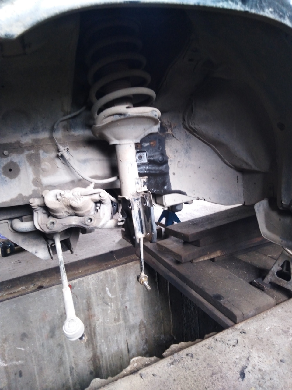 12. Установка лифт комплекта SFD 50мм — Nissan Terrano R50, 3,3 л, 1996 ...