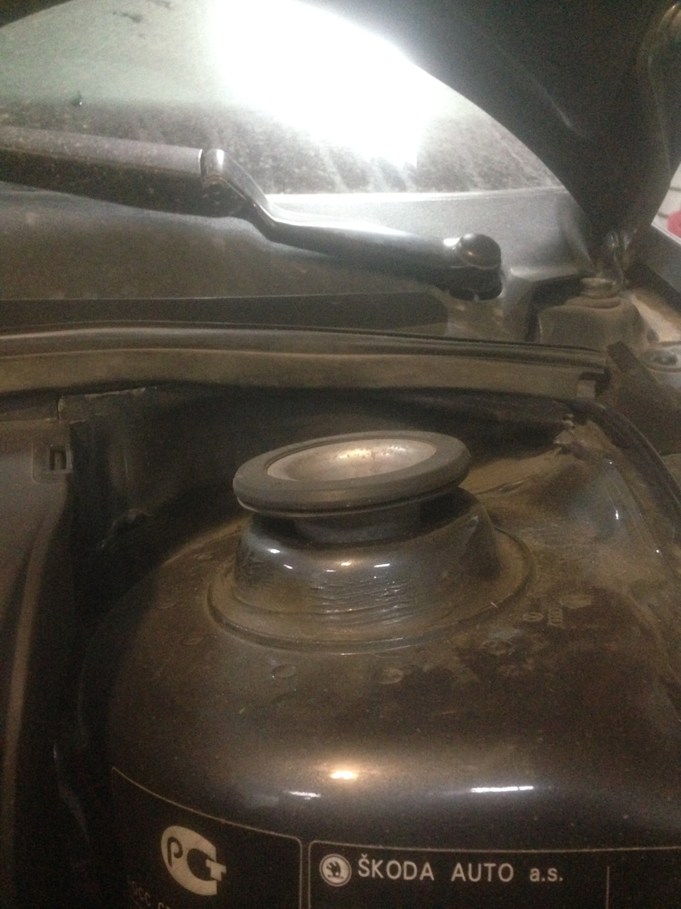 Замена опор амортизаторов — Skoda Octavia A4 Mk1, 1,6 л, 2007 года ...