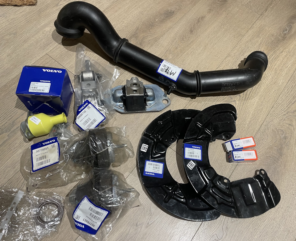 Замена опор двигателя, шаровой и сальника левого привода — Volvo XC90 ...