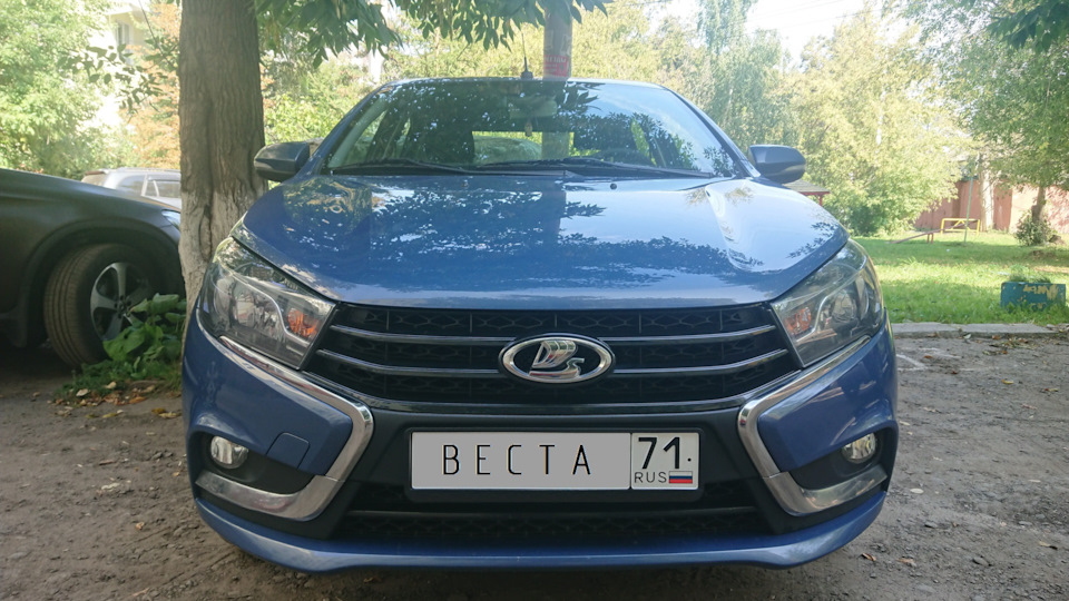Lada Vesta (1G) 1.6 бензиновый 2017 | Красный домкрат на DRIVE2