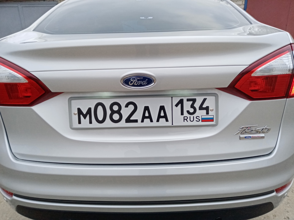 Номерные рамки SAK — Ford Fiesta Sedan, 1,6 л, 2015 года | стайлинг ...