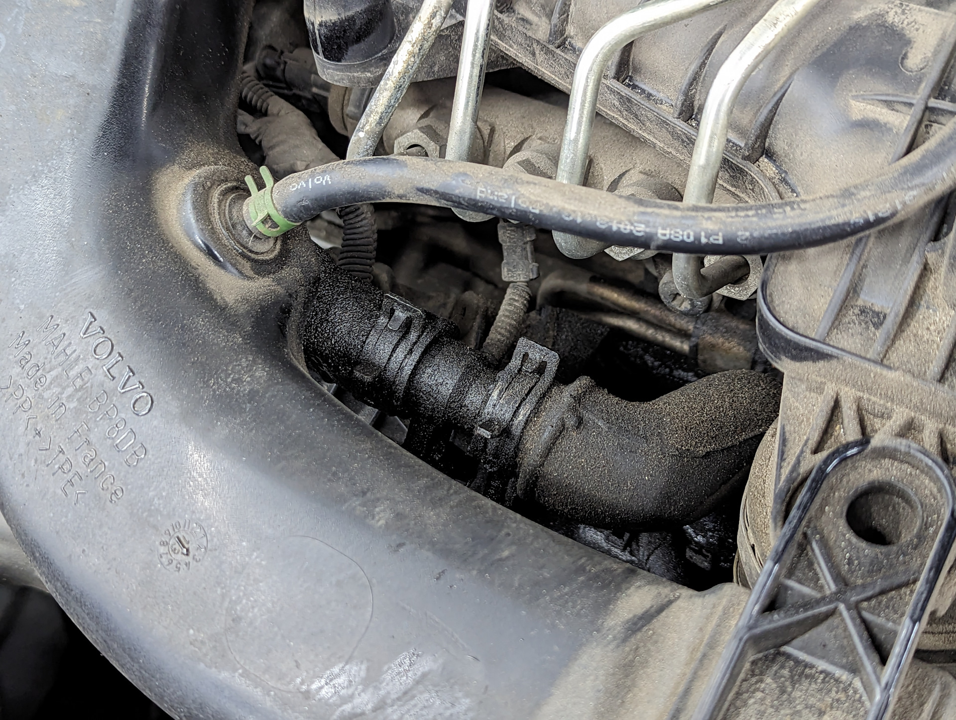 Заменен премиальный патрубок воздушного фильтра — Volvo XC70 III, 2,4 л ...