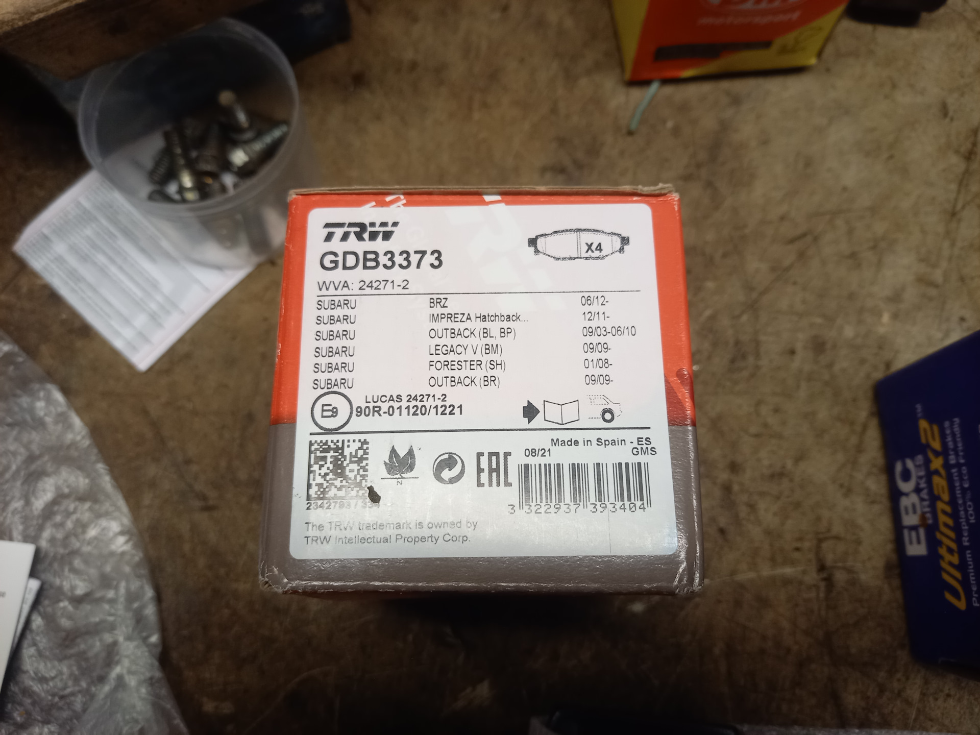 Замена передних тормозных колодок. — Subaru Outback (BR), 2,5 л, 2012 ...
