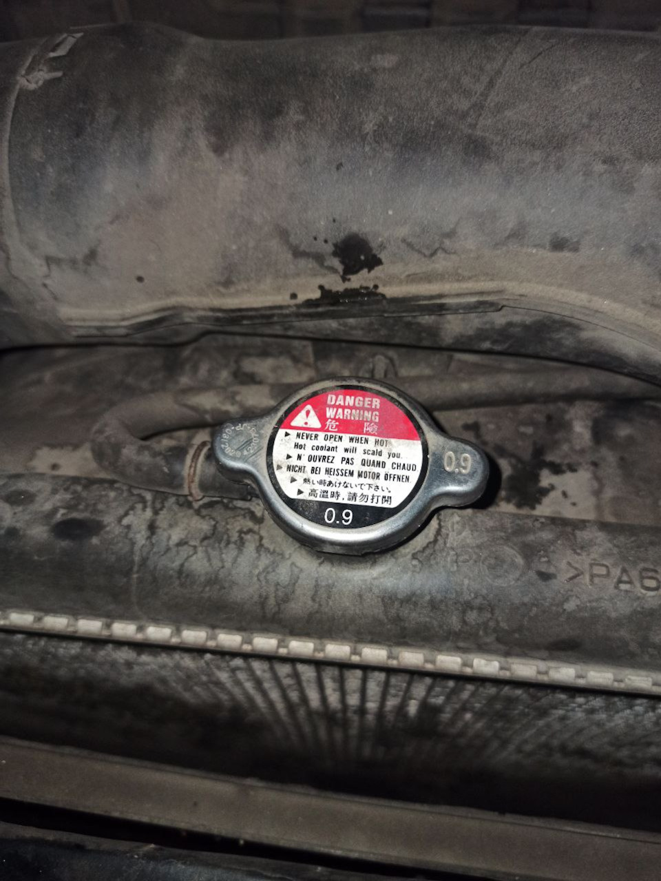 Крышки радиатора — Mitsubishi Pajero (3G), 3,2 л, 2003 года | запчасти ...