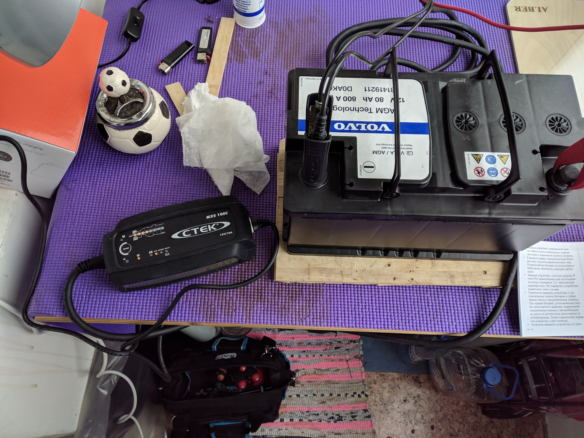 Зарядка пускового аккумулятора — Volvo XC90 (2G), 2 л, 2016 года ...