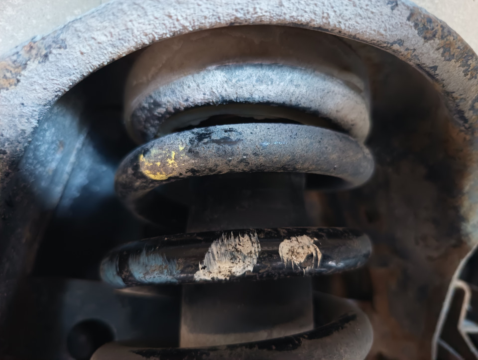 94724002 Пружина передней подвески / Chevrolet Trailblazer 13~ GM ...