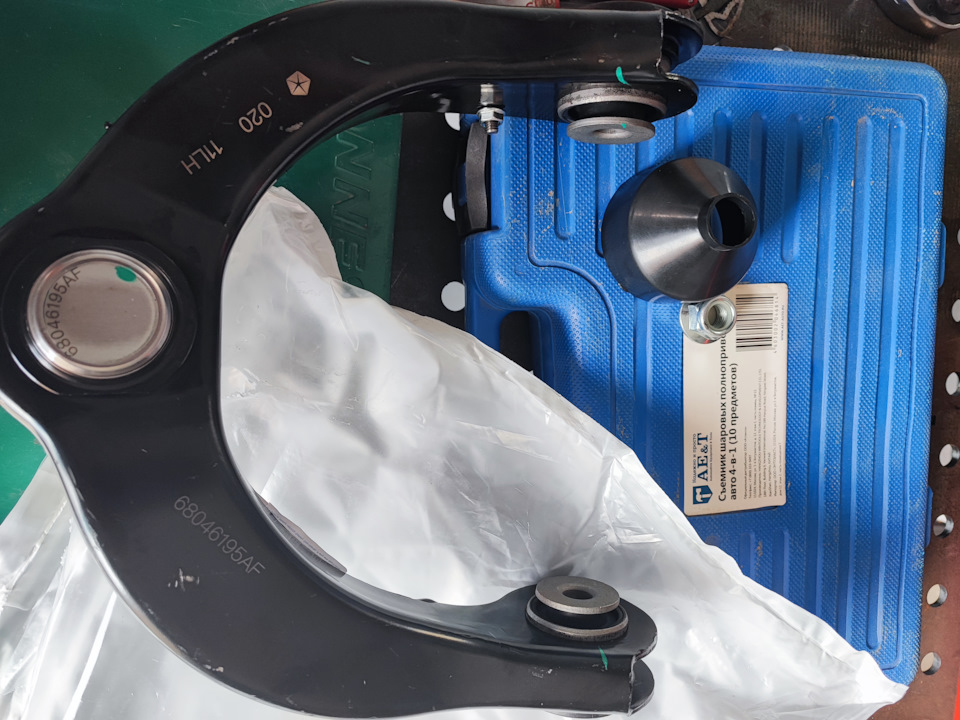 Замена верхнего рычага — Jeep Grand Cherokee (WK2), 2,8 л, 2012 года ...