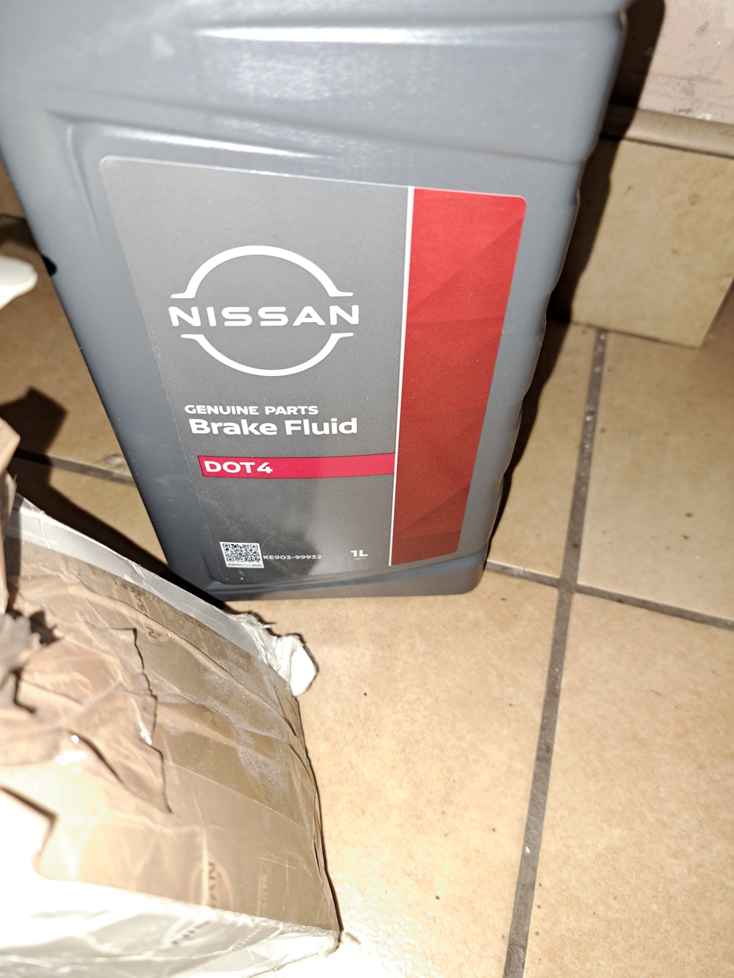 Replacement of brake pads and fluid — Nissan Primera (P11), 2 л, 1997 ...