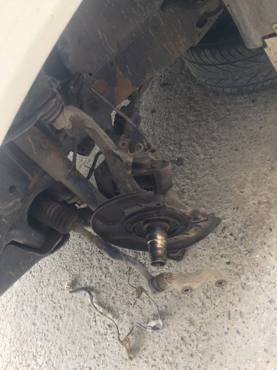 Замена подшипников передних ступиц. — Lexus LX (UZJ100), 4,7 л, 1998 ...