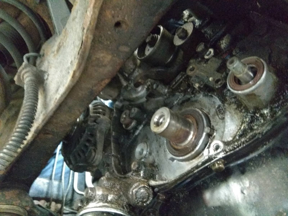 Устранение течи двигателя, ч.2. Замена приводных ремней, трипоида и ...