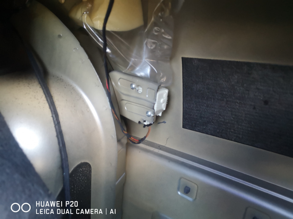 Моторчик лючка бензобака. — DRIVE2