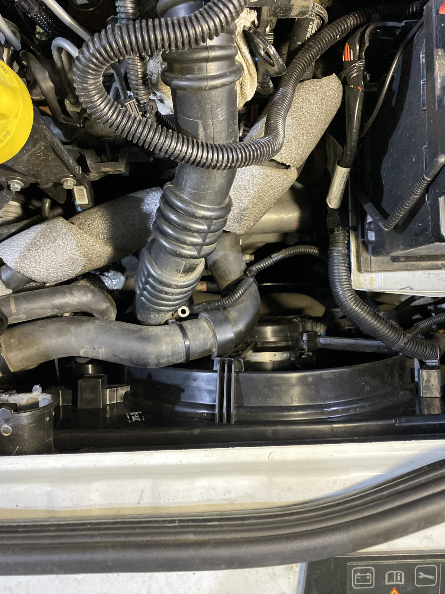 Замена вентилятора радиатора — Renault Duster (1G), 1,5 л., 2017 года ...