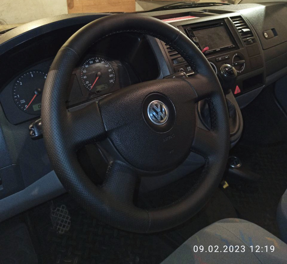 Руль в кожу! Сказано-сделано) — Volkswagen Transporter T5, 2,5 л, 2007 ...