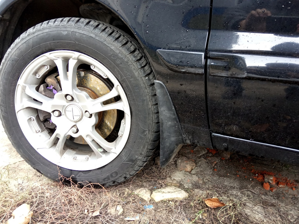 Установка передних брызговиков — Mitsubishi Lancer IX, 1,6 л, 2006 года ...