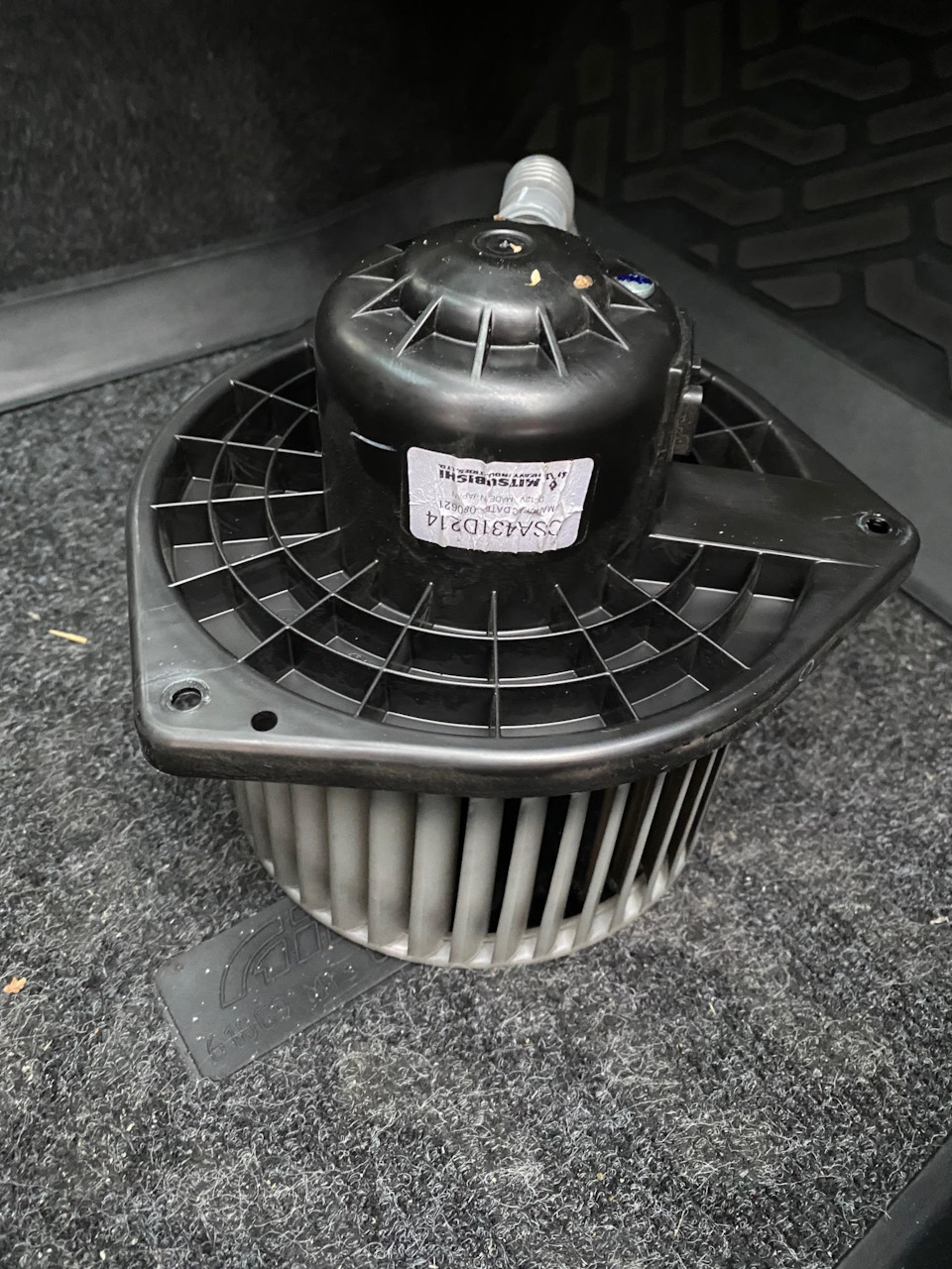 АКБ + моторчик печки + отзывная компания — Mitsubishi Outlander XL, 3 л ...