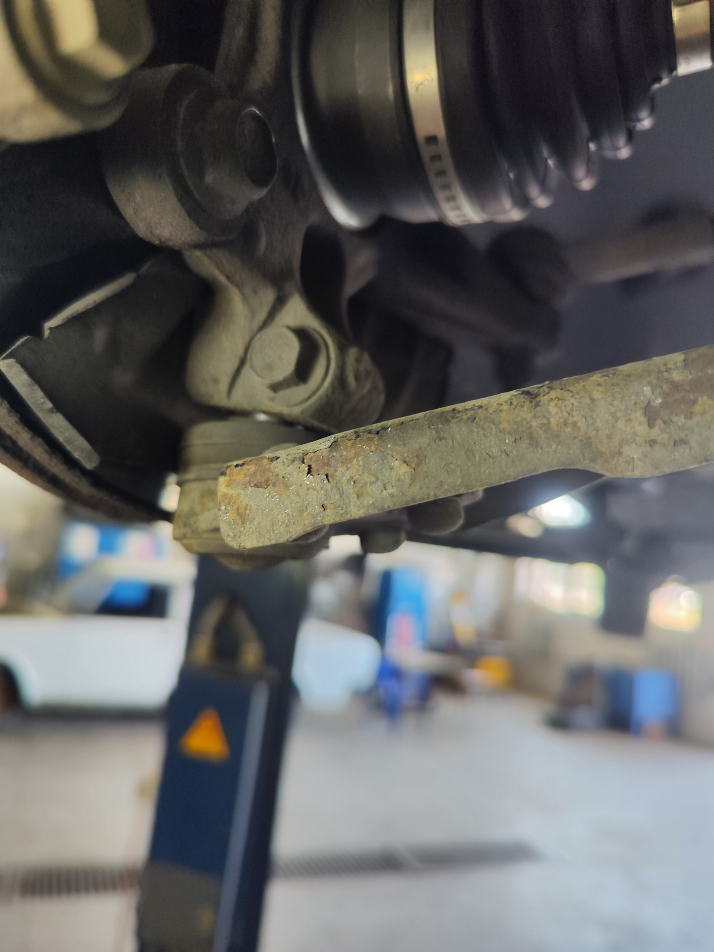 Замена зад правой ступицы GR1279 TRAFORD RING, шаровые опоры+сайлентблоки переднего рычага от ...