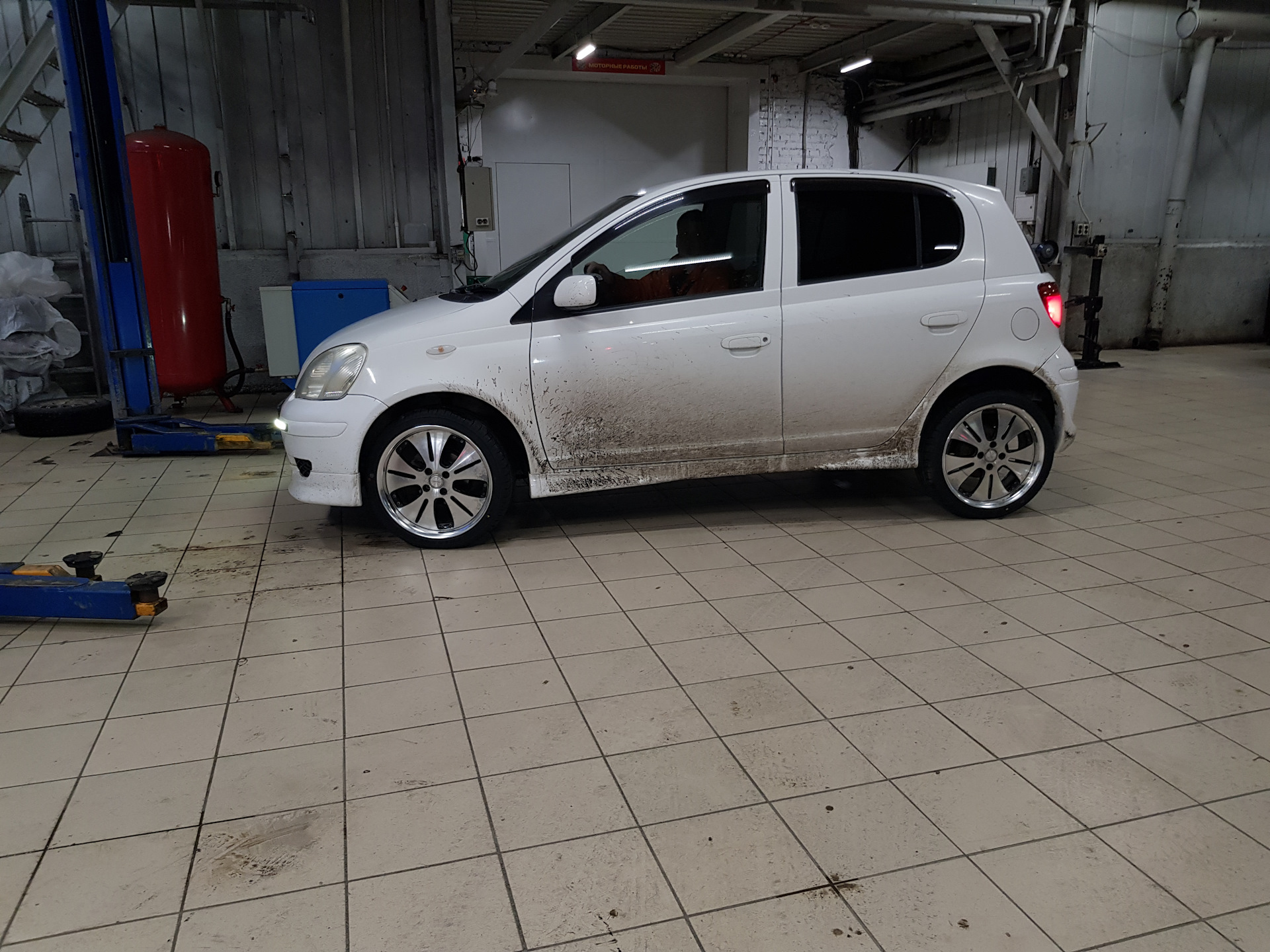 Стойки и диски. — Toyota Vitz (10), 1,5 л, 2004 года | тюнинг | DRIVE2