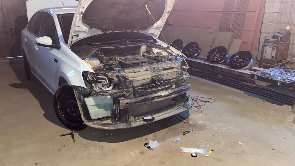 Вспышки фсо в поло — Volkswagen Polo Sedan, 1,6 л, 2016 года | тюнинг ...