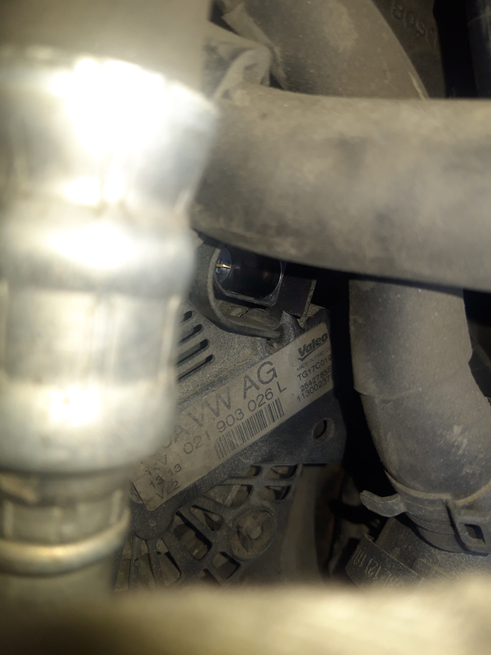 Снятие и ремонт генератора — Skoda Superb Mk2, 2 л, 2013 года | своими ...