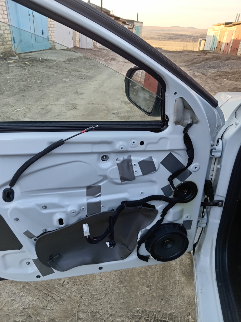Установка пищалок в передние двери Веста ng — Lada Vesta (NG), 1,6 л ...