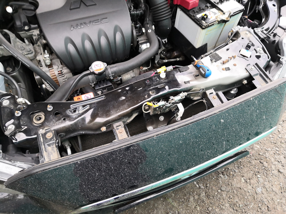 Замена молдинга бампера без снятия — Mitsubishi Lancer X, 1,6 л, 2012 ...