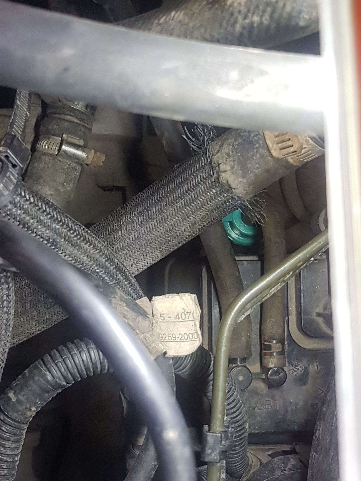 Клапан вентиляции бензобака (корейская альтернатива). — Mitsubishi ...