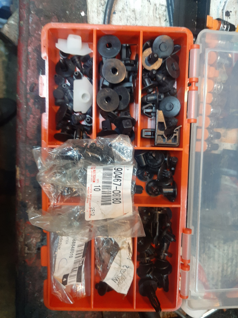 9046708180 Клипса пластиковая TOYOTA LEXUS | Запчасти на DRIVE2