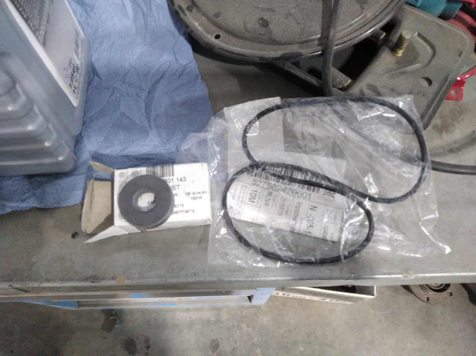 Занялся редуктором, восстановление поверхности фланцев под сальниками ...