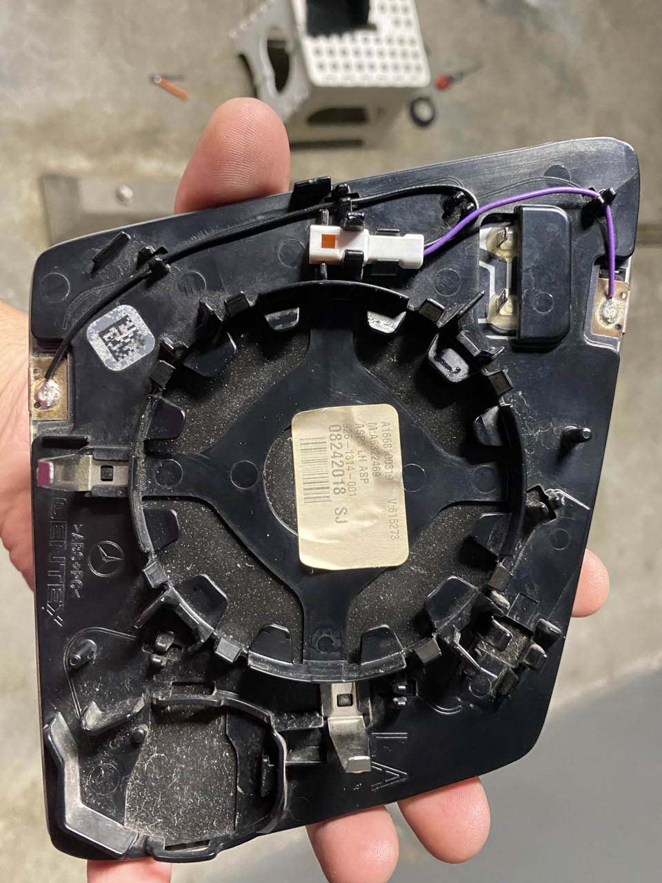 A1668100319 Элемент зеркальный. Mercedes | Запчасти на DRIVE2