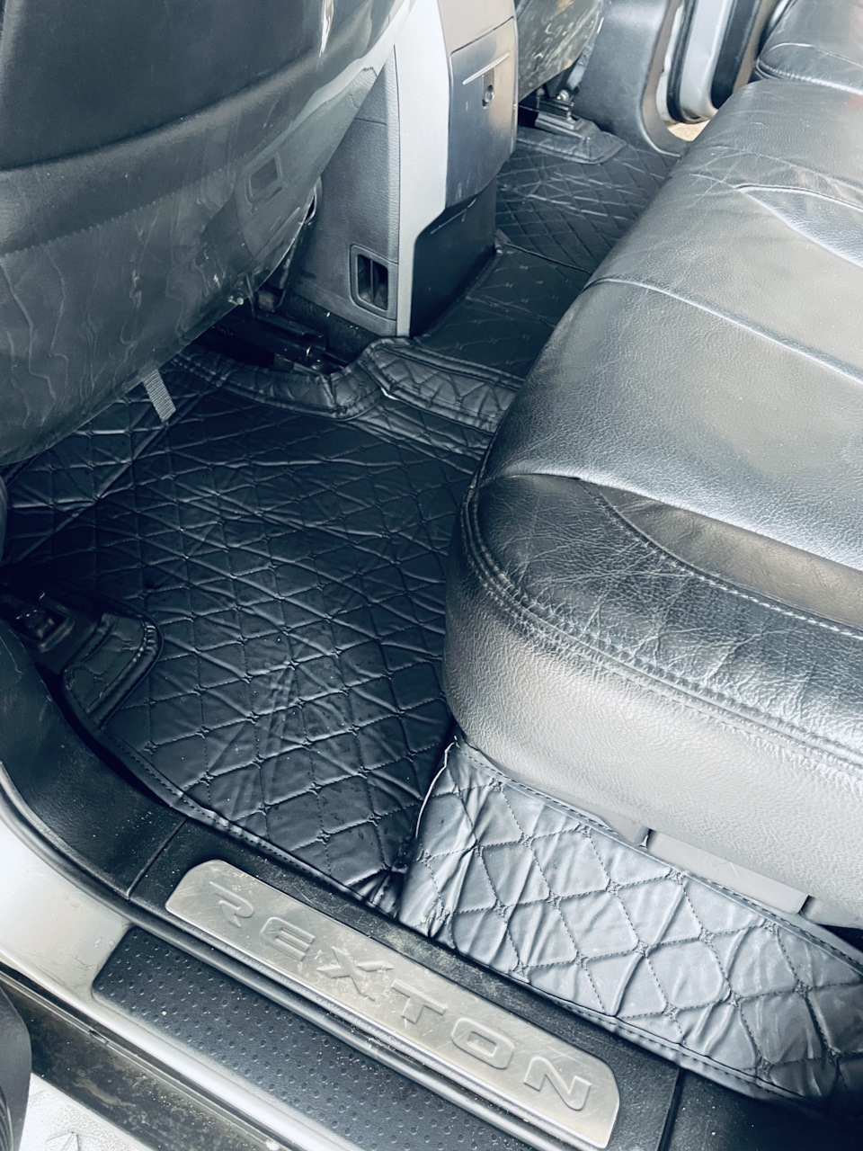 Кожаные ковры мне в салон — SsangYong Rexton (2G), 2,7 л, 2010 года ...