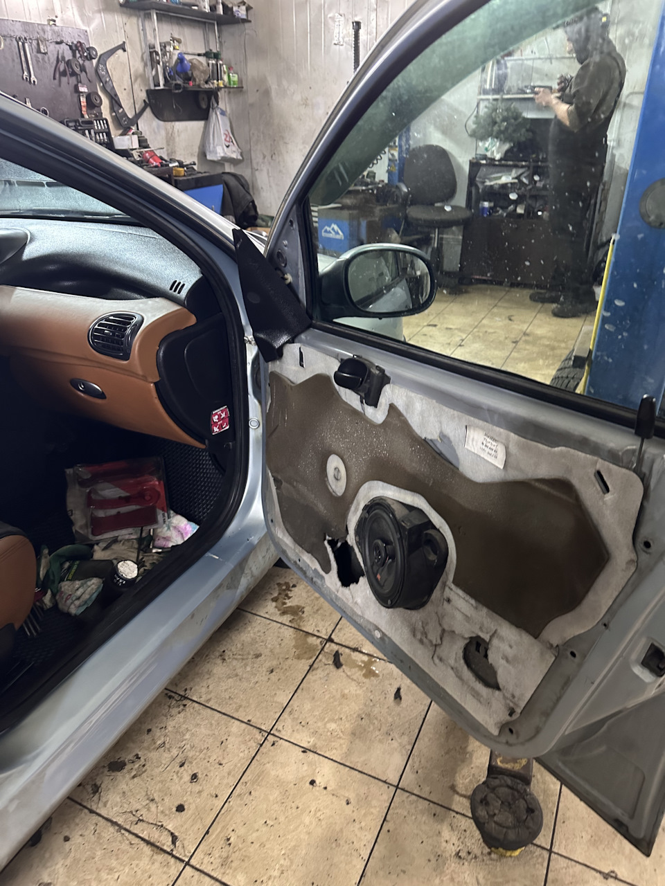 Выломало ограничитель двери — Peugeot 206, 2 л, 2001 года | поломка | DRIVE2