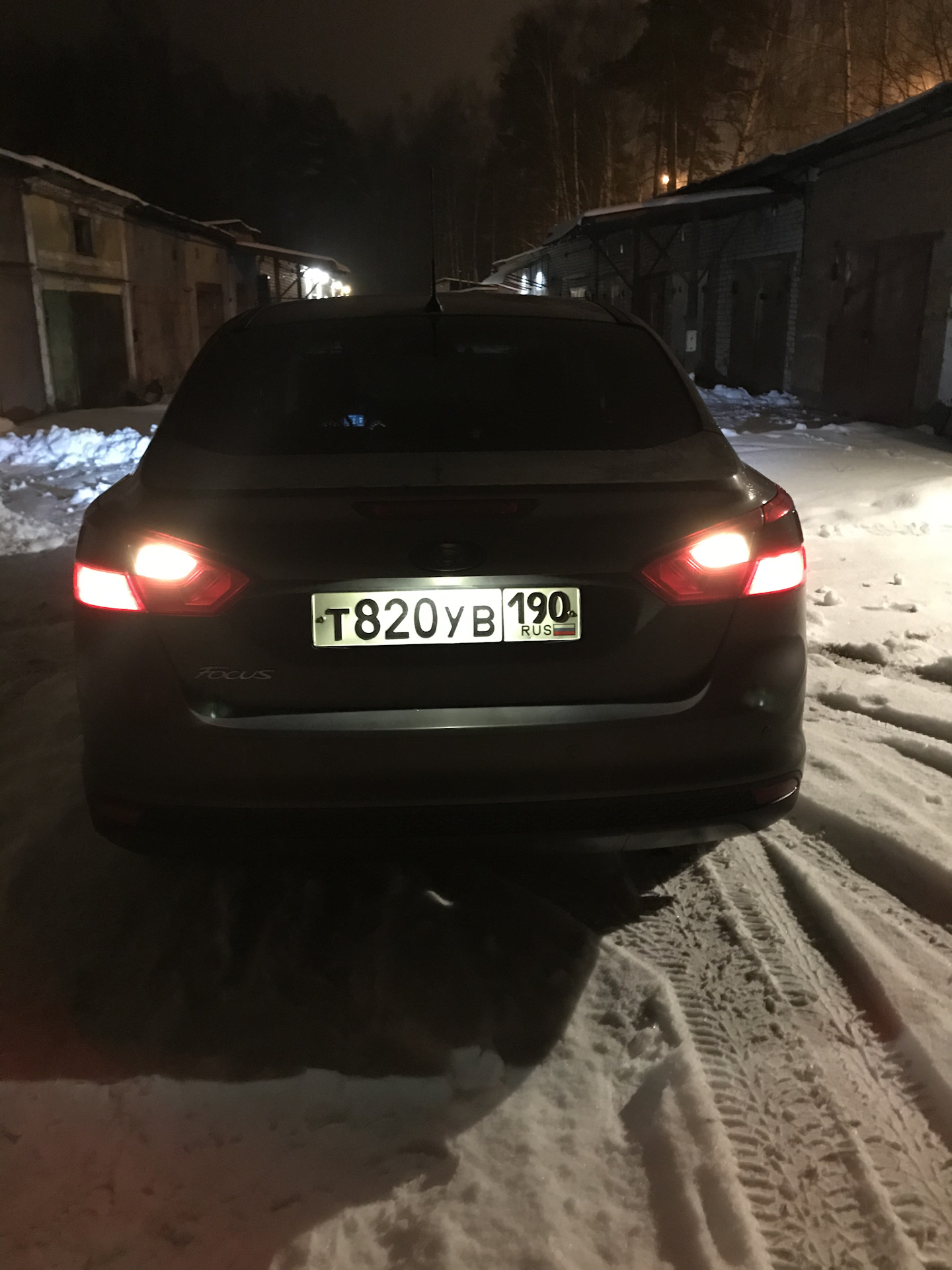 Замена лампочек заднего хода на светодиоды — Ford Focus Sedan III, 1,6 ...