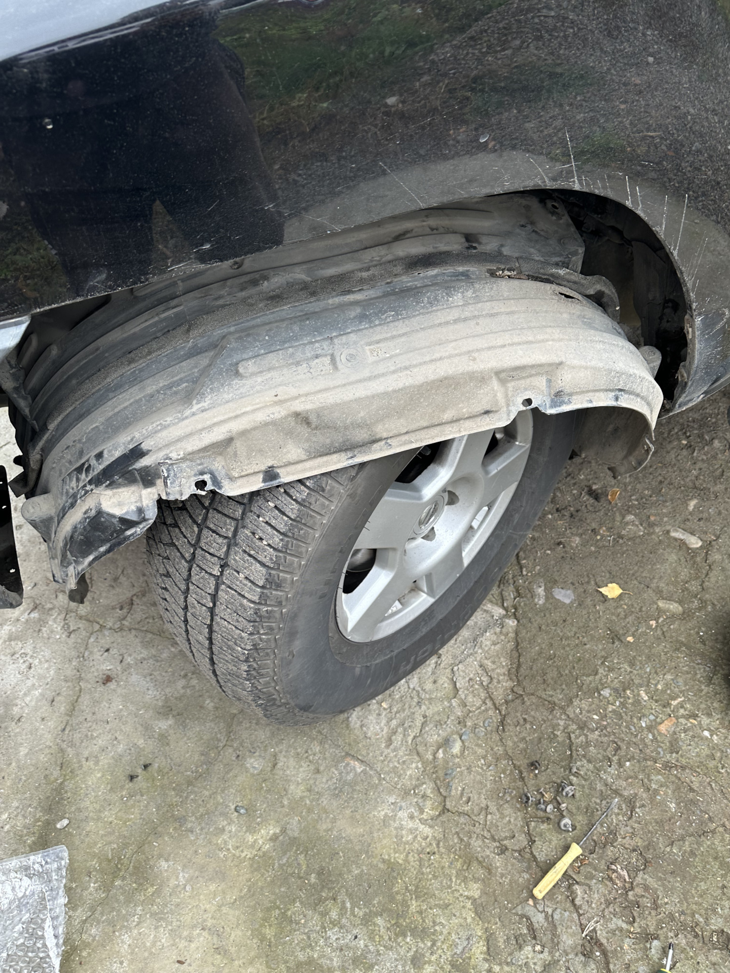 Замена левого подкрылка — Nissan Xterra (N50), 4 л, 2007 года | своими ...