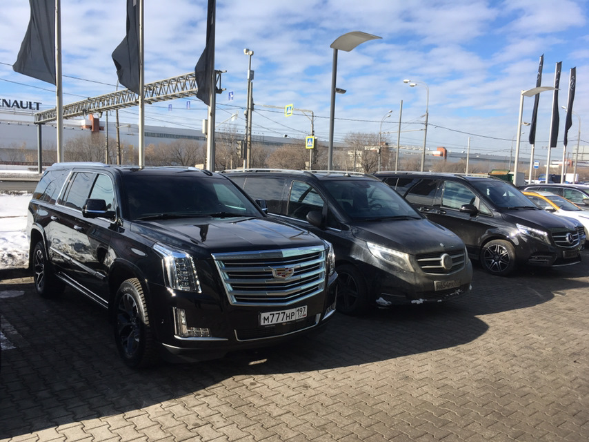 А я Нашёл несколько летних фото с американским товарищем Escalade ESV ...