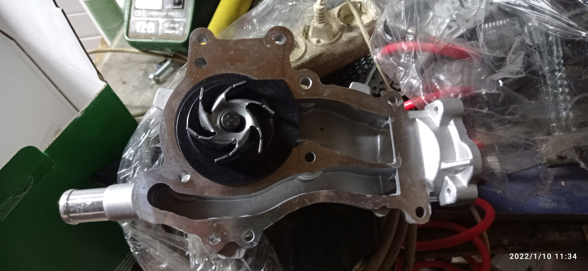 7. — Замена помпы и натяжного ролика — Opel Astra J, 1,4 л, 2012 года ...