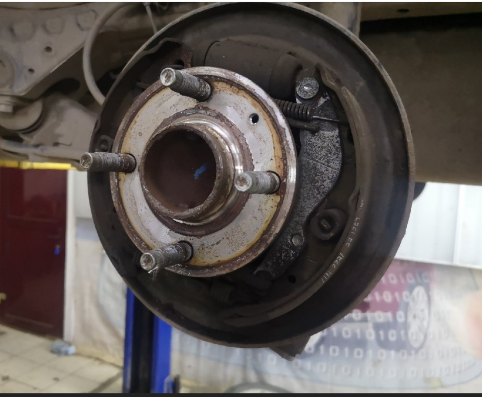 замена задних тормозных колодок — Ravon R4, 1,5 л, 2017 года | визит на ...