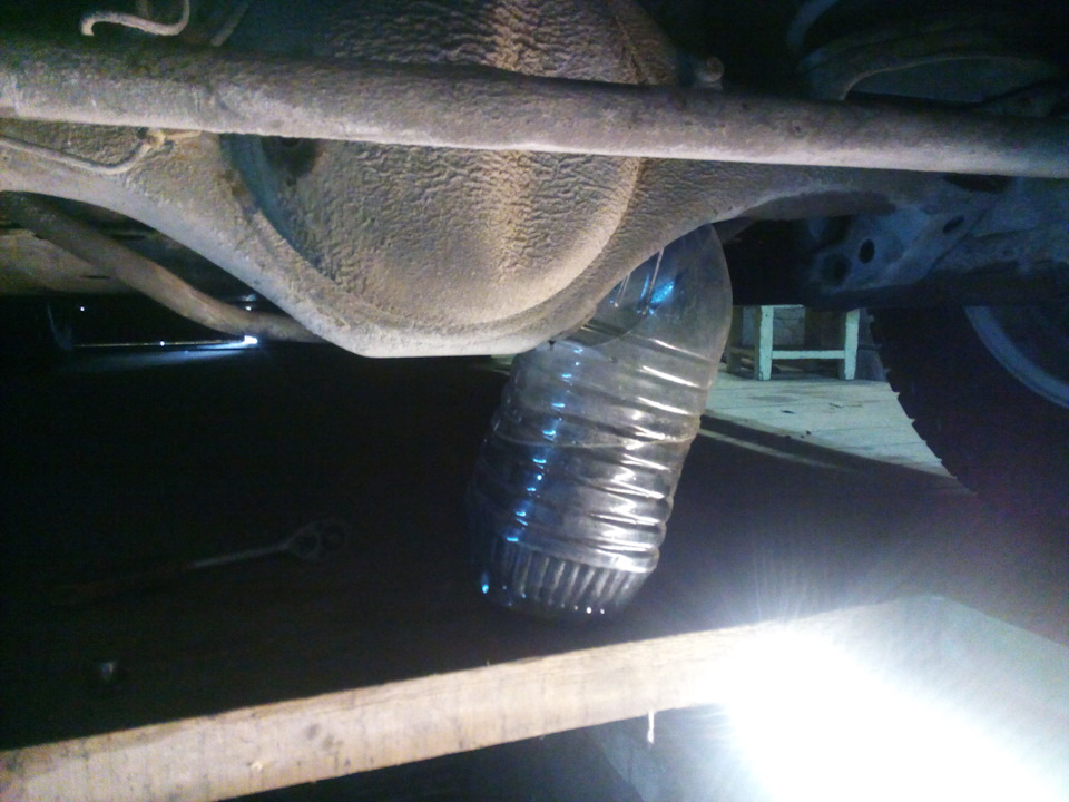 Замена масла дифференциала — Mitsubishi Pajero Sport (1G), 2,5 л, 2008 ...